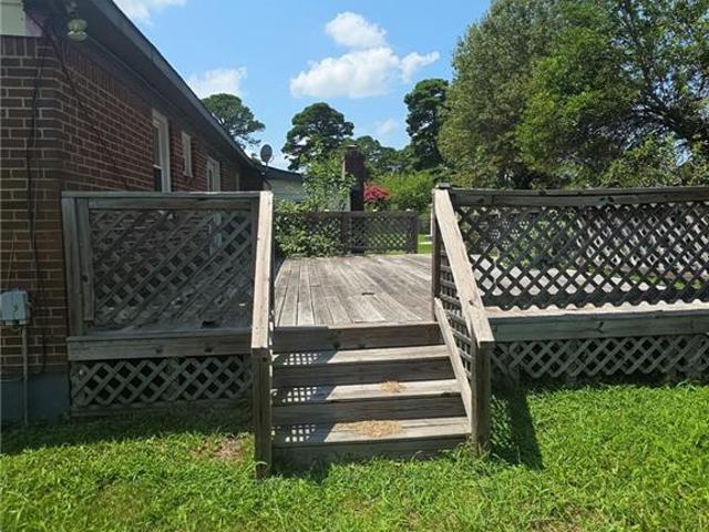 1102 E Jamal LN