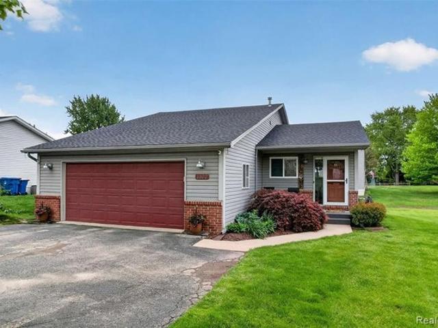 1102 Erskine Way, Waterford Township, MI 48328