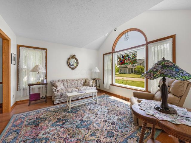 1102 Farmington Lane