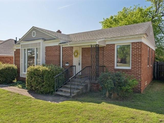 1102 Fenwick Pl, Nichols Hills, OK 73116