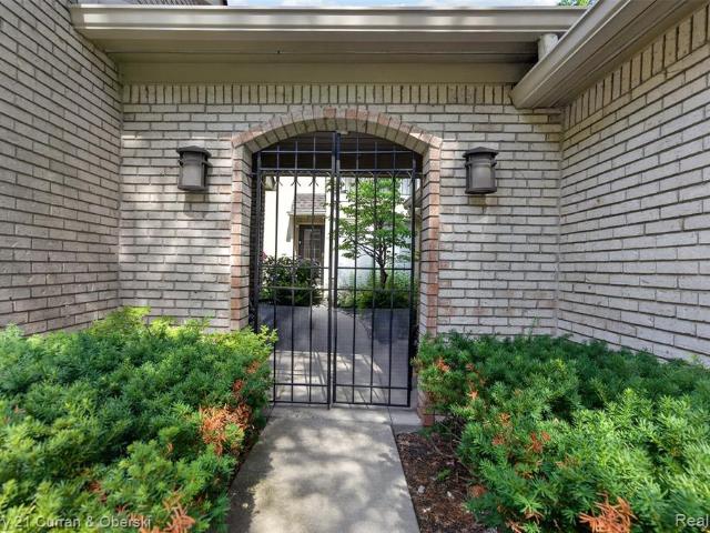 1102 Hillpointe Circle
