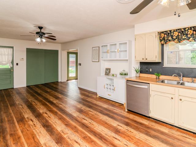 1102 Iroquois Drive