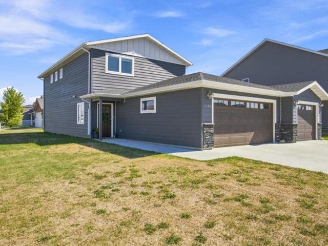 1102 Lilac Ln S, Moorhead, MN 56560
