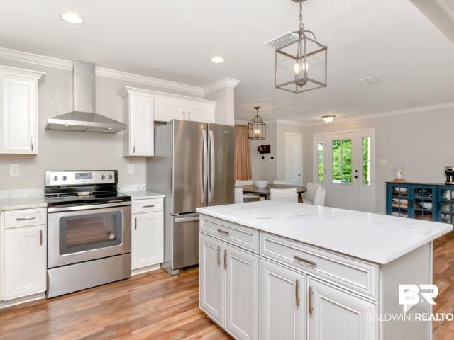 1102 Pinemont Dr