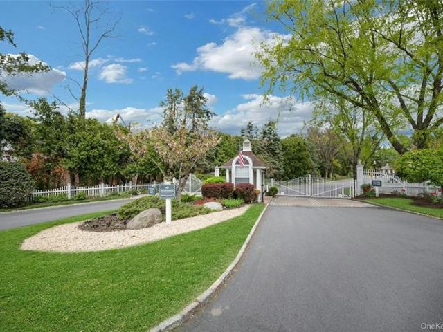 1102 Pondside Dr, White Plains, NY 10607