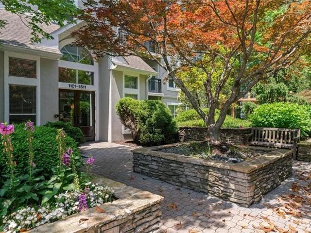 1102 River Green Dr NW, Atlanta, GA 30327