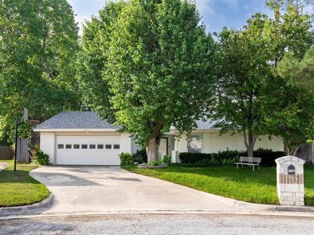 1102 St Croix Ct, Arlington, TX 76012