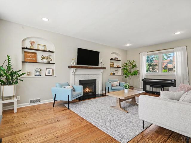 1102 Sunnyslope Drive