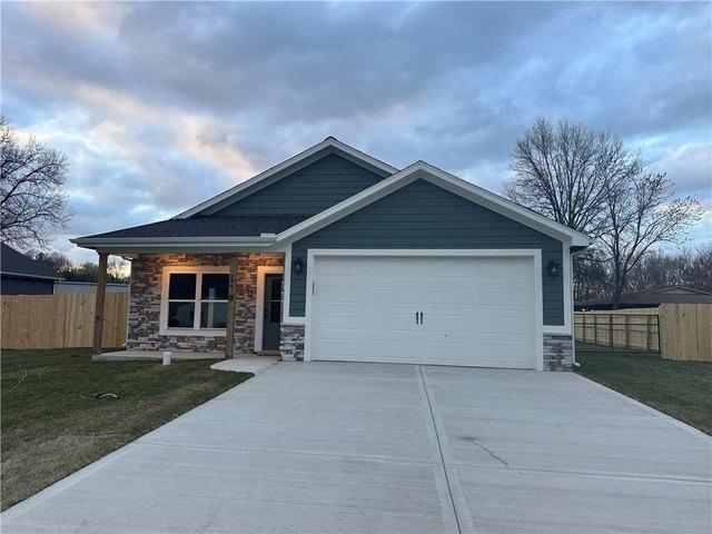 1102 S Oak St, Plattsburg, MO 64477