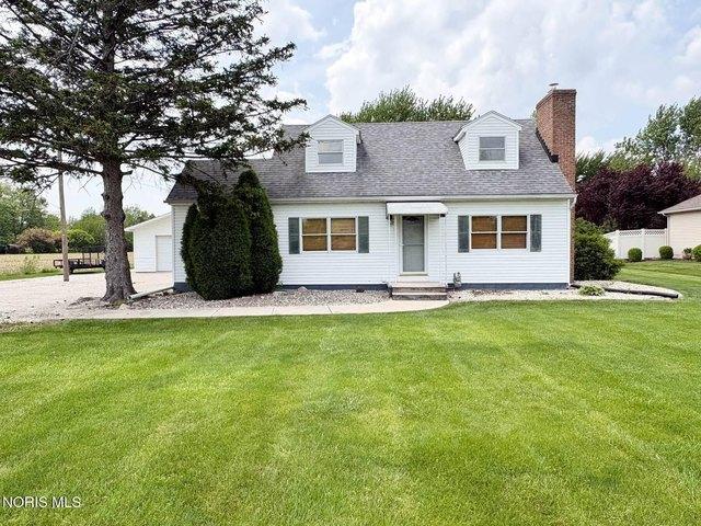 1102 S Lallendorf Rd, Oregon, OH 43616
