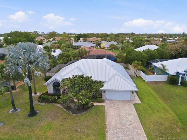 1102 SE Strathmore Dr, Port Saint Lucie, FL 34952