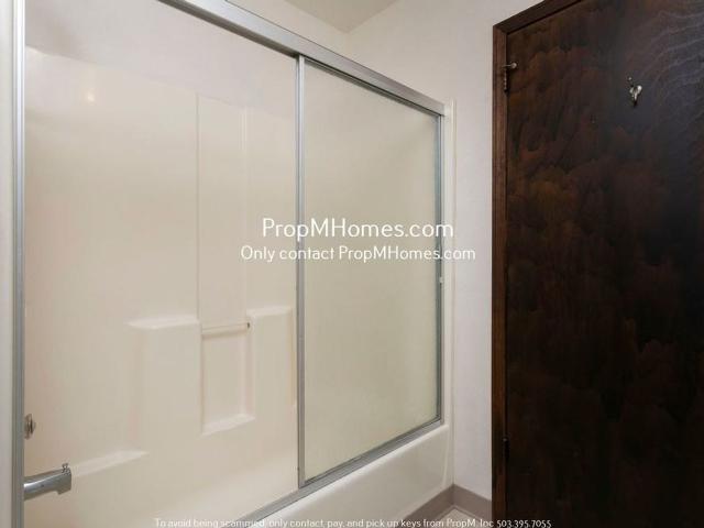 1102 SE Umatilla Street 3 Bedroom Apartment for Rent at 1102 Se Umatilla St, Portland, OR 97202 Sellwood Moreland