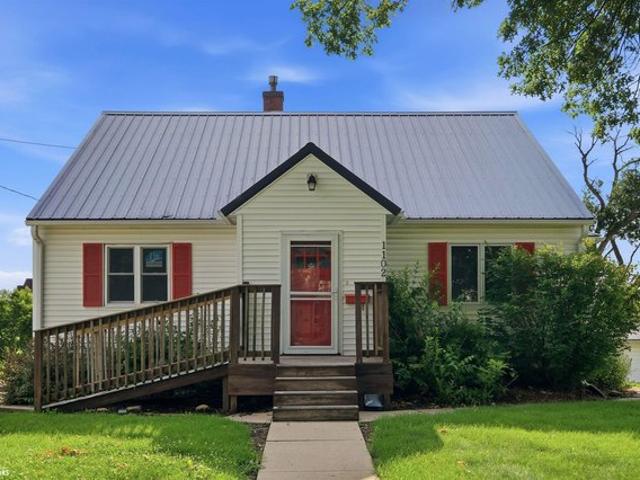 1102 Siegel St, Tama, IA 52339