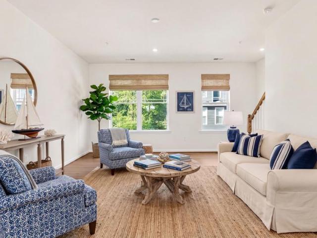 1102 Thomas Trail