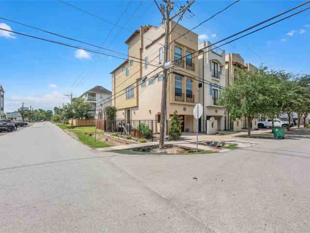 1102 W 15th 1/2 Street A