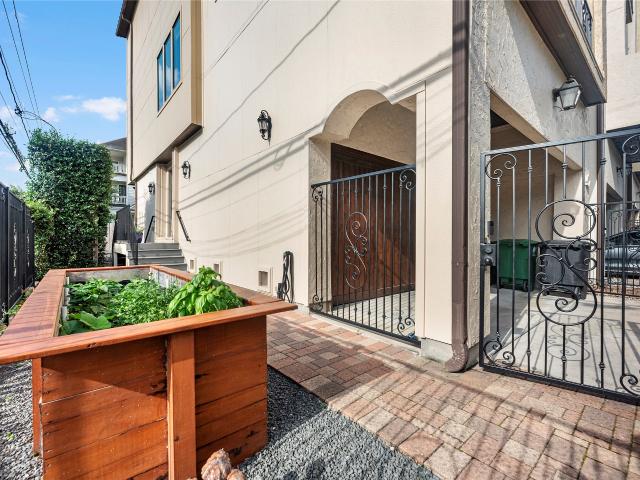 1102 W 15th 1/2 Street A