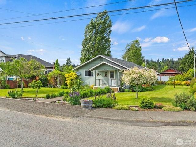 1102 W Anderson St, Elma, WA 98541