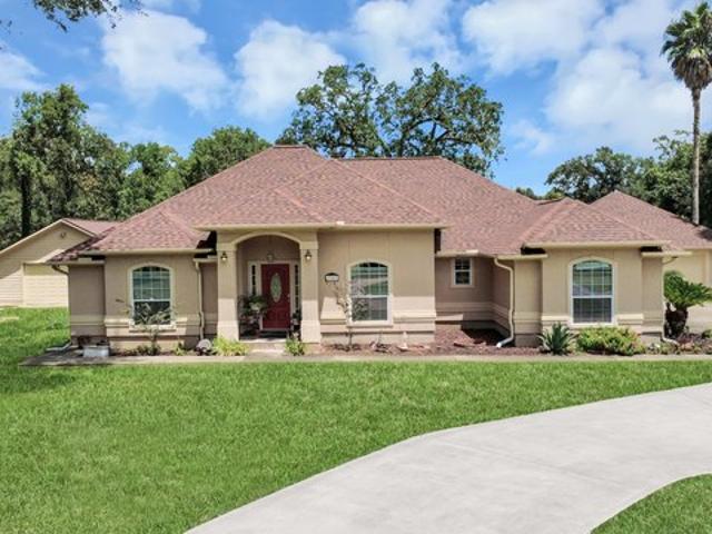 1102 W Point Dr, Rosharon, TX 77583