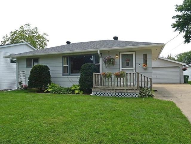 1102 18th Ave, Charles City, IA 50616