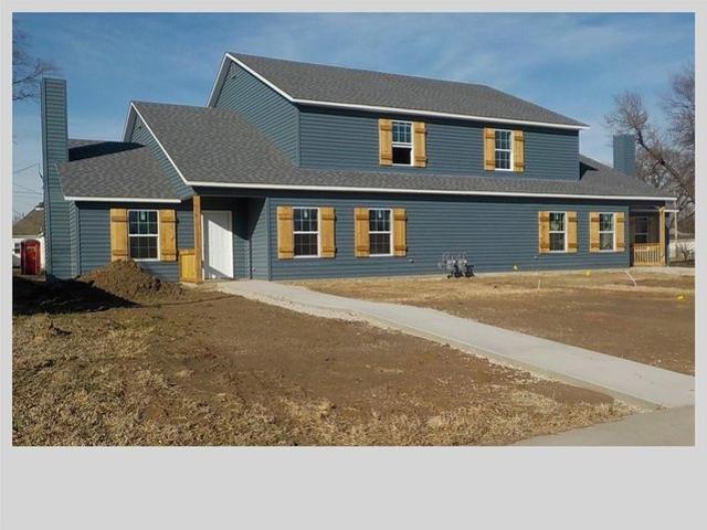 1102 1 W 10th St, Coffeyville, KS 67337