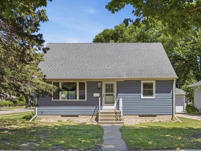 1102 1st St S, Moorhead, MN 56560