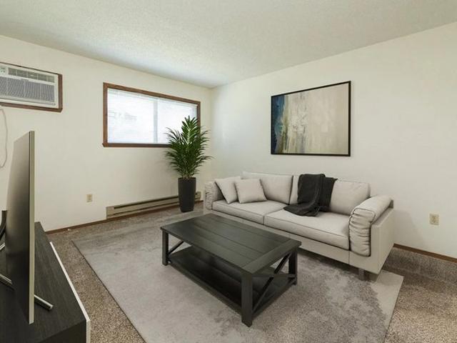1102 22nd St S, Fargo, ND 58103