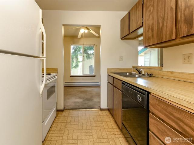 1102 8th Street NE # 4