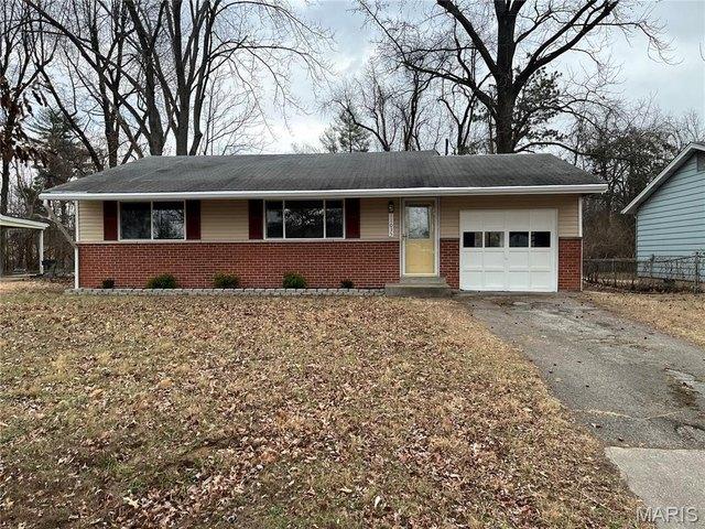 11035 Saturn Dr, Maryland Heights, MO 63043