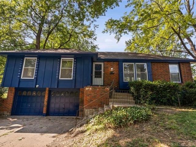 11038 Greenwood Rd, Kansas City, MO 64134