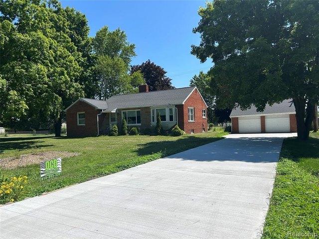 11039 Torrey Rd, Fenton, MI 48430