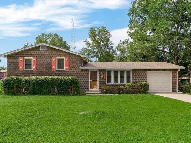 1103 NE 69th St, Kansas City, MO 64118