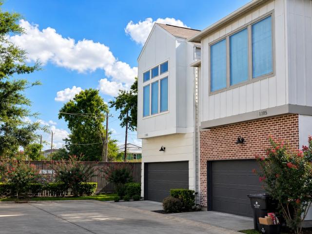 1103 Olivier Lane