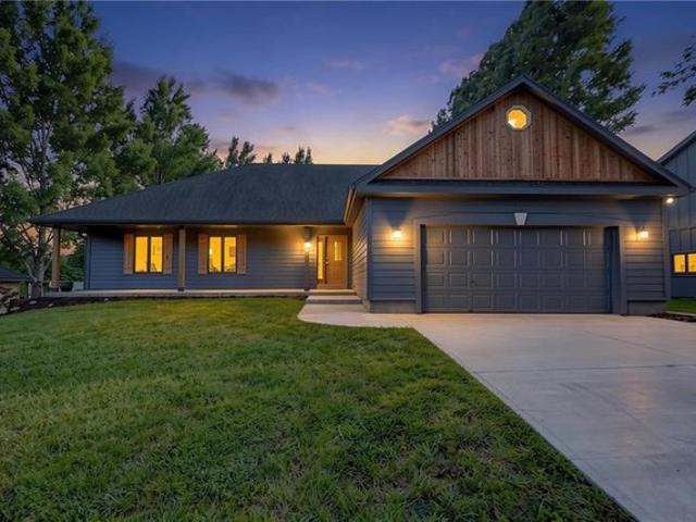 1103 Brookside Pl, Raymore, MO 64083
