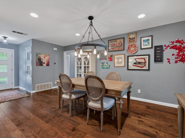 1103 Chesapeake Dr