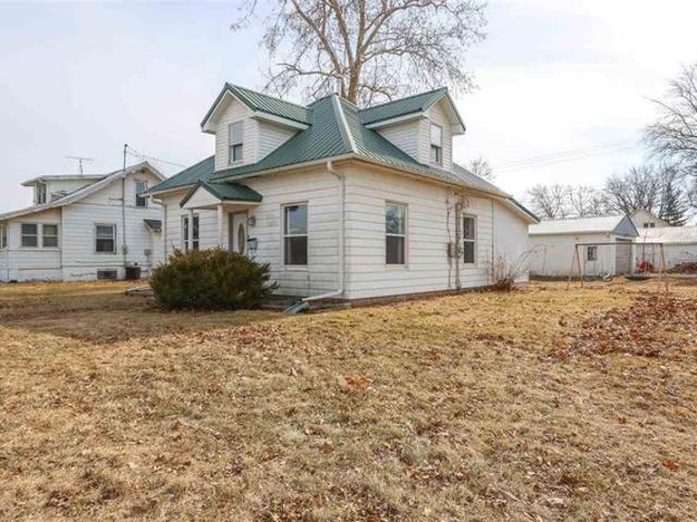 1103 E 3rd St, Washington, IA 52353