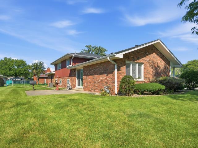 1103 E 166th Place