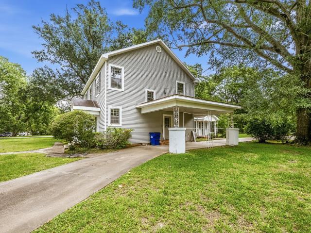 1103 E Goliad Avenue