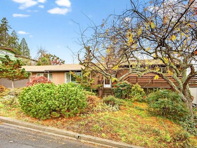 1103 Hillview Dr, Ashland, OR 97520