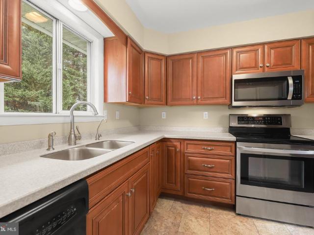 1103 Holliday Lane