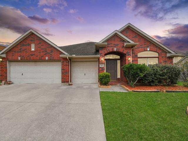 1103 Lake Shore Dr, Pearland, TX 77581