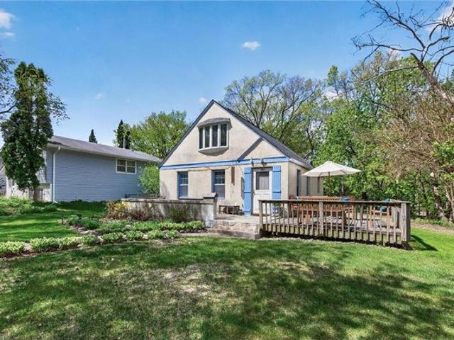 1103 Loeb St, Saint Paul, MN 55117