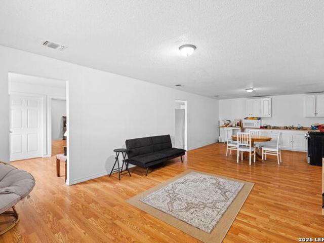 1103 Pleasanton Rd