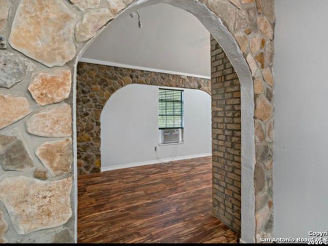 1103 Rockmoor