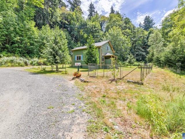 1103 S Valley St, Port Angeles, WA 98362