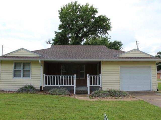 1103 Signor St, Humboldt, KS 66748