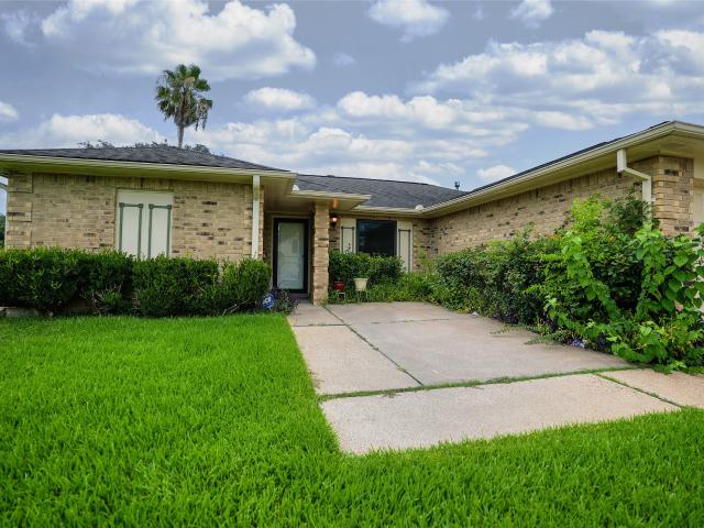 1103 W Brompton Drive