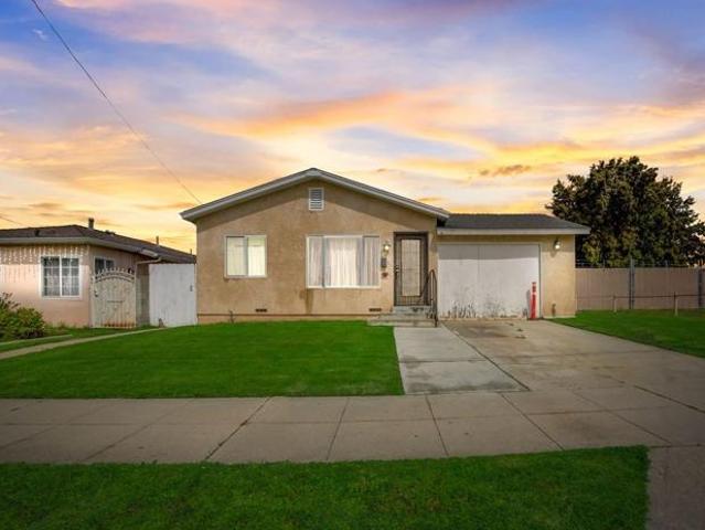 1103 W R St, Wilmington, CA 90744
