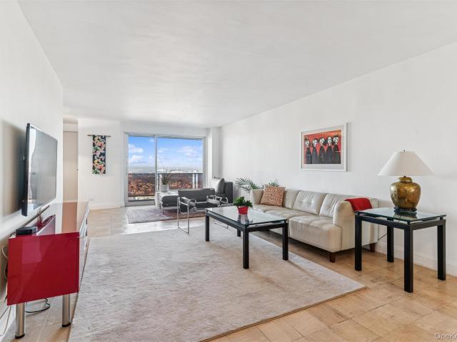 110 11 Queens Boulevard 23E