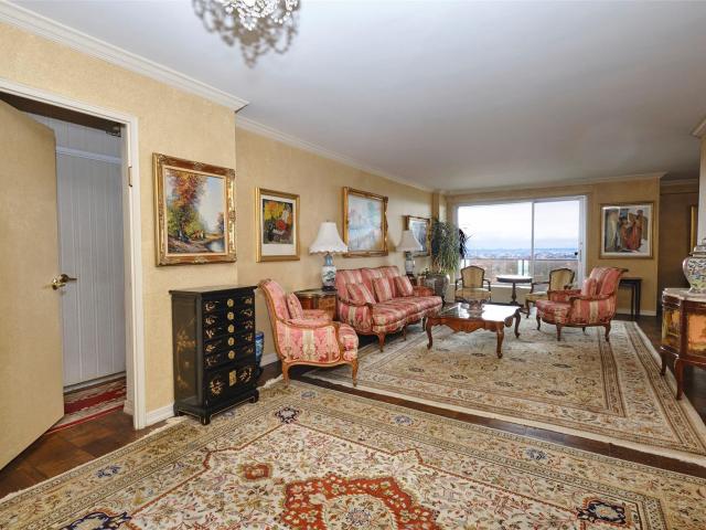 110 11 Queens Boulevard 27G