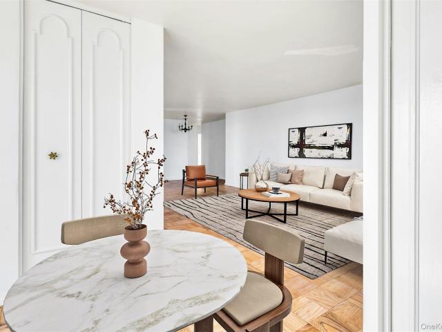 110 11 Queens Boulevard 25K